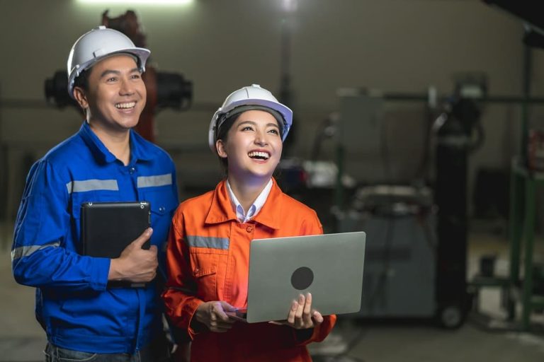 Tugas Staff Operasional, Skill, Karir dan Kisaran Gajinya - Gajihub Blog