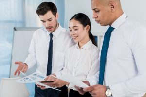 Tugas Staff Operasional, Skill, Karir dan Kisaran Gajinya - Gajihub Blog