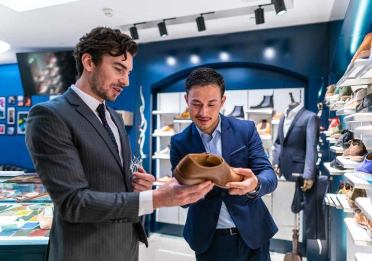Sales Advisor: Arti, Tugas, dan Keterampilan yang Dibutuhkan