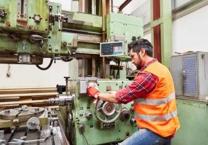 Jobdesk Operator Mesin Produksi, Skill, dan Kisaran Gajinya