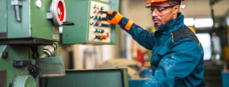 Jobdesk Operator Mesin Produksi, Skill, dan Kisaran Gajinya