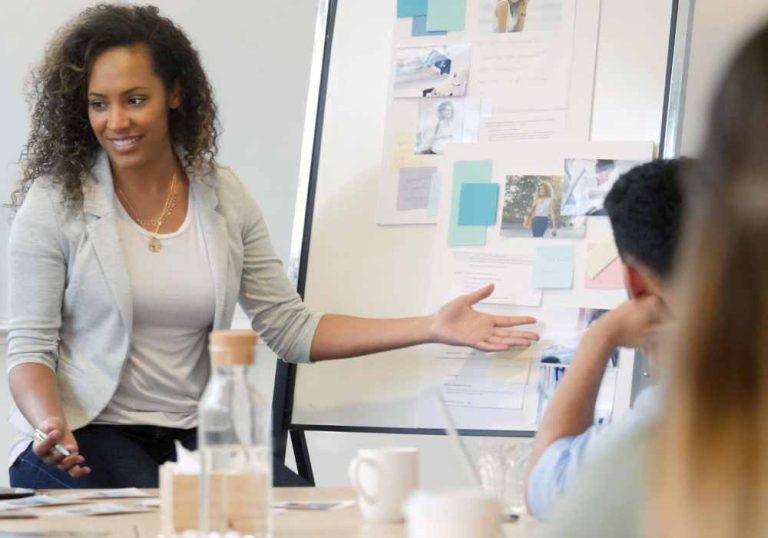 Pitching Adalah: Jenis, Manfaat, Cara, dan Tips Suksesnya