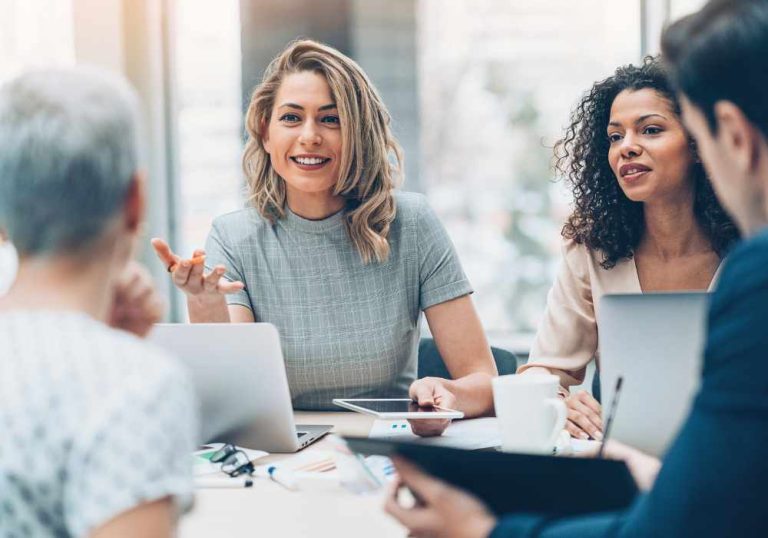 Branch Manager: Arti, Tugas, Gaji, dan Skill yang Dibutuhkan