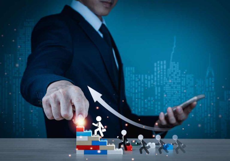 Jenjang Karir: Arti, Manfaat, Cara Membangun, dan Contohnya