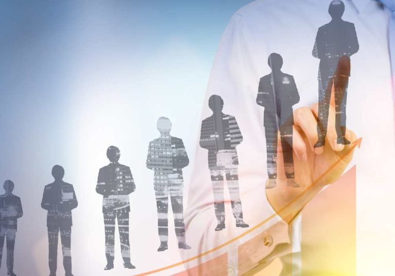 Jenjang Karir: Arti, Manfaat, Cara Membangun, dan Contohnya