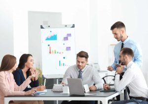 Person In Charge: Arti, Tugas, Skill Penting, dan Contohnya