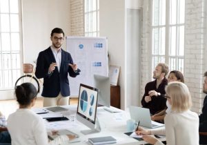 Person In Charge: Arti, Tugas, Skill Penting, dan Contohnya