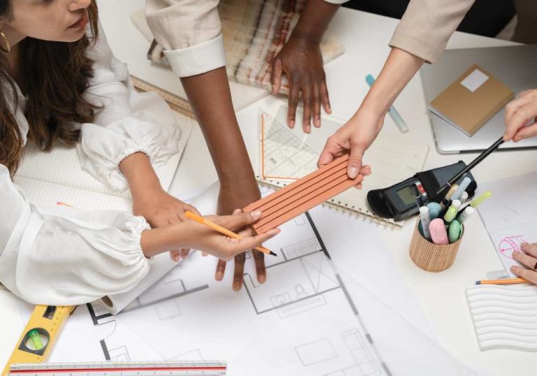 Person In Charge: Arti, Tugas, Skill Penting, dan Contohnya