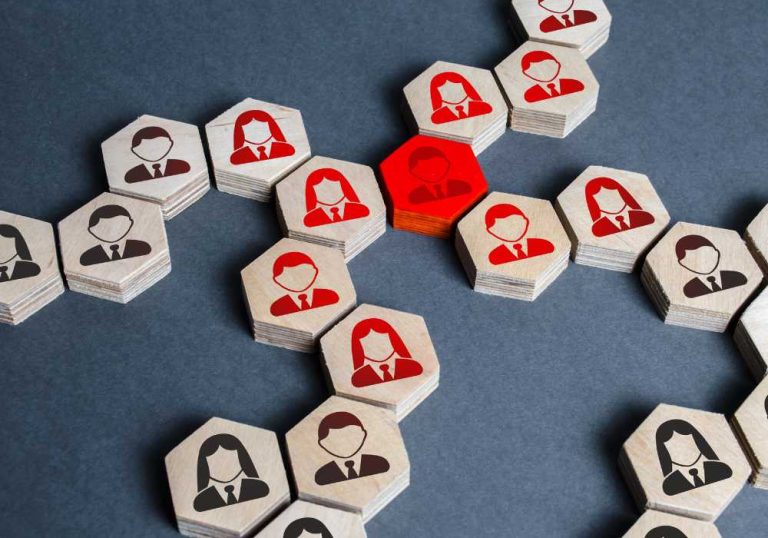 Nepotisme Tempat Kerja: Dampak, Contoh, dan Cara Mengatasi