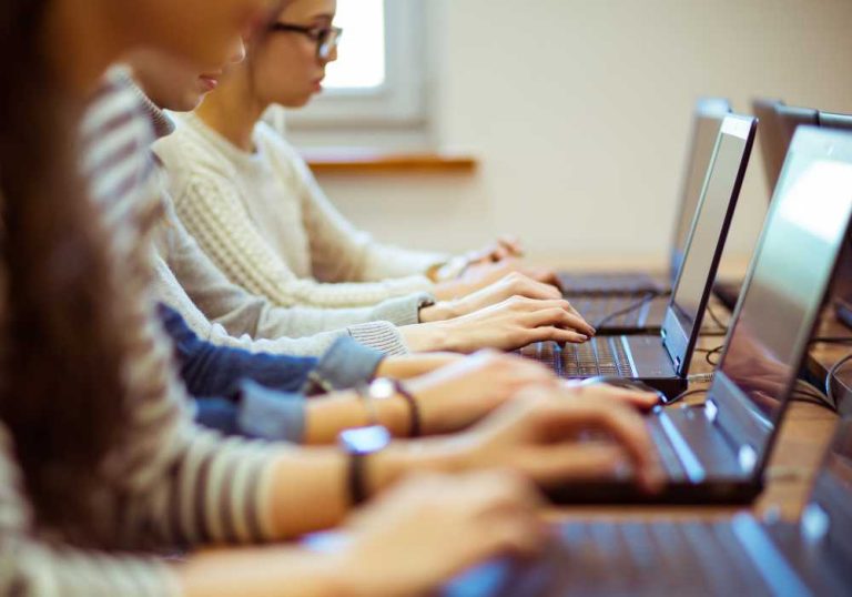 Skill Programming: Arti, Manfaat, Jenis, dan Cara Meningkatkannya