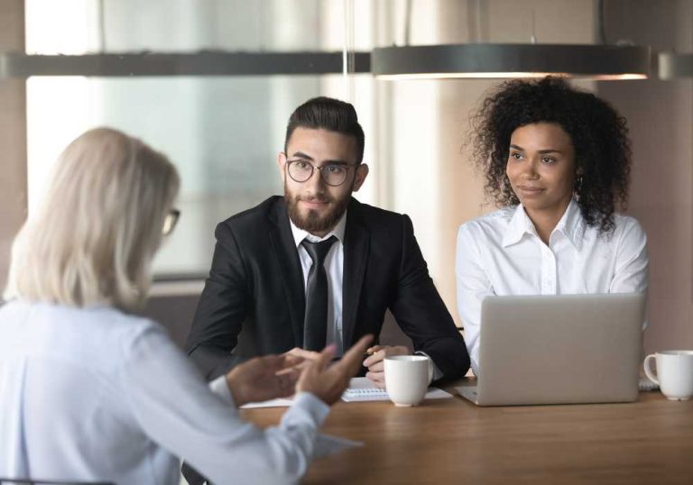 Strategi Manajemen Staf: Arti, Manfaat, dan Cara Mengembangkan