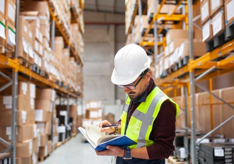 Perbedaan Associate dan Entry Level dan Pengertiannya