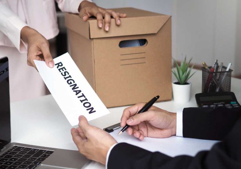 Karyawan Mau Resign? Ini Cara Menghadapi dan Tipsnya