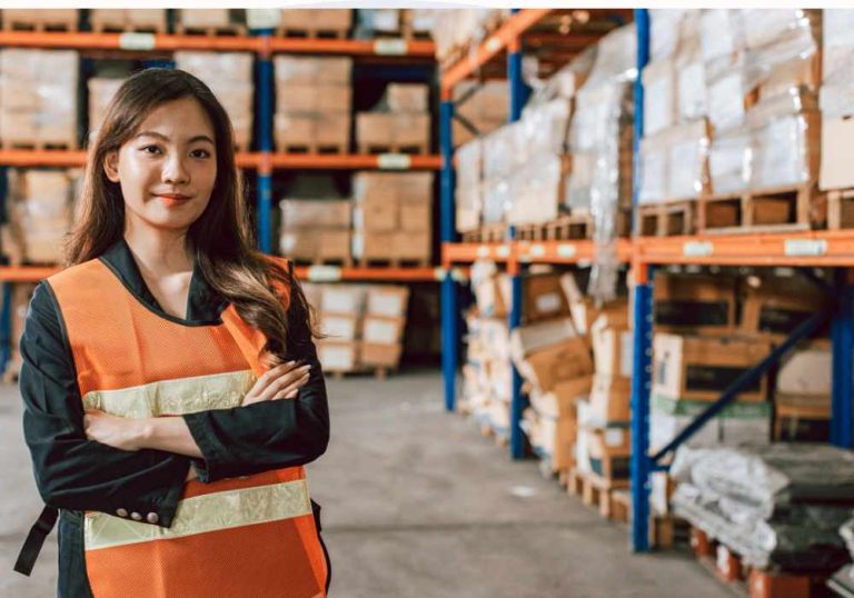 Helper Gudang: Tugas, Skill Penting, Syarat, dan Kisaran Gajinya