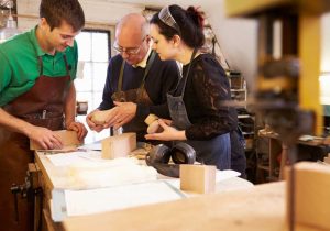 OJT Adalah? Ini Manfaat, Jenis, Metode, dan Tips Efektifnya - Gajihub Blog