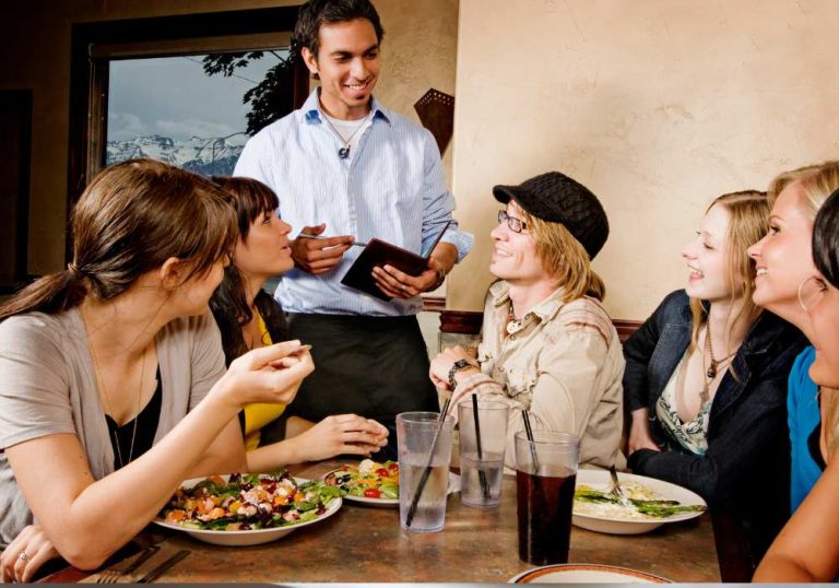 Steward Adalah: Jenis, Tugas, Skill Penting, dan Kisaran Gajinya ...