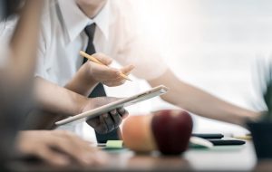 Kompeten Adalah? Ini Ciri-Ciri dan Cara Menjadi Kompeten - Gajihub Blog