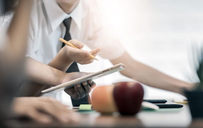 Kompeten Adalah? Ini Ciri-Ciri dan Cara Menjadi Kompeten - Gajihub Blog