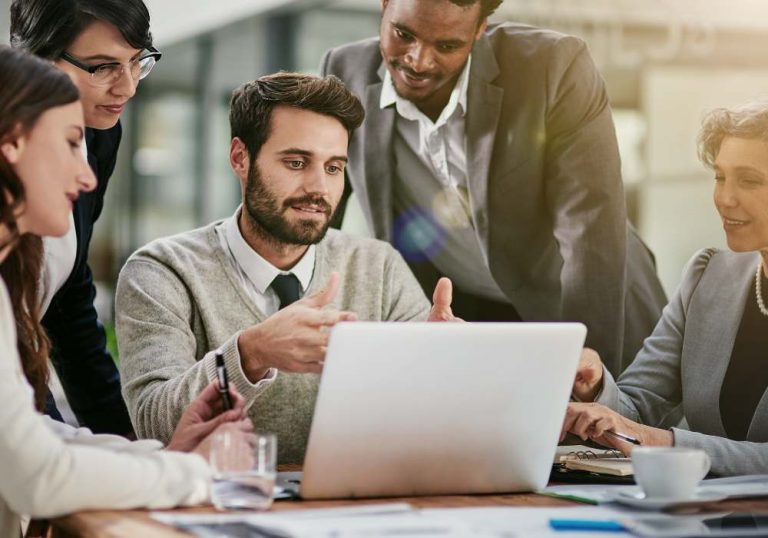 Man Power Adalah? Ini Peran, Contoh, dan Tips Pentingnya - Gajihub Blog