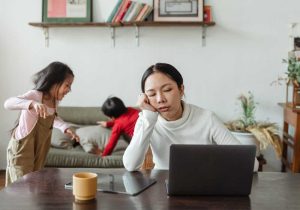 10 Jenis dan Cara Mengatasi Distraksi Saat Kerja + Tipsnya - Gajihub Blog