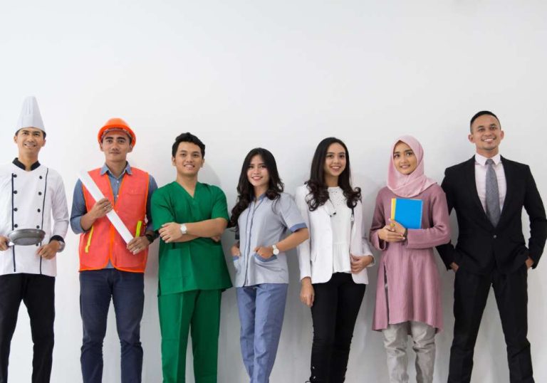 Pengertian Profesi, Ciri-Ciri, dan Bedanya dengan Pekerjaan - Gajihub Blog