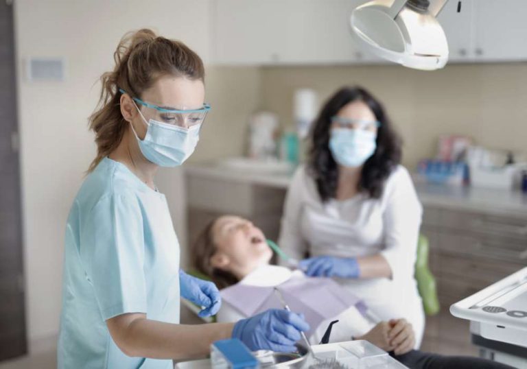 Pengertian Profesi, Ciri-Ciri, dan Bedanya dengan Pekerjaan - Gajihub Blog