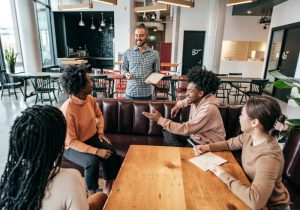 Management Development Program: Manfaat, Tips, dan Contoh - Gajihub Blog