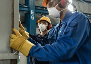 Blue Collar: Arti, Contoh, Skill, dan Bedanya dengan White Collar - Gajihub Blog