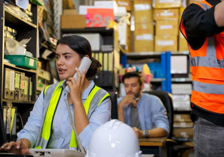 Blue Collar: Arti, Contoh, Skill, dan Bedanya dengan White Collar - Gajihub Blog