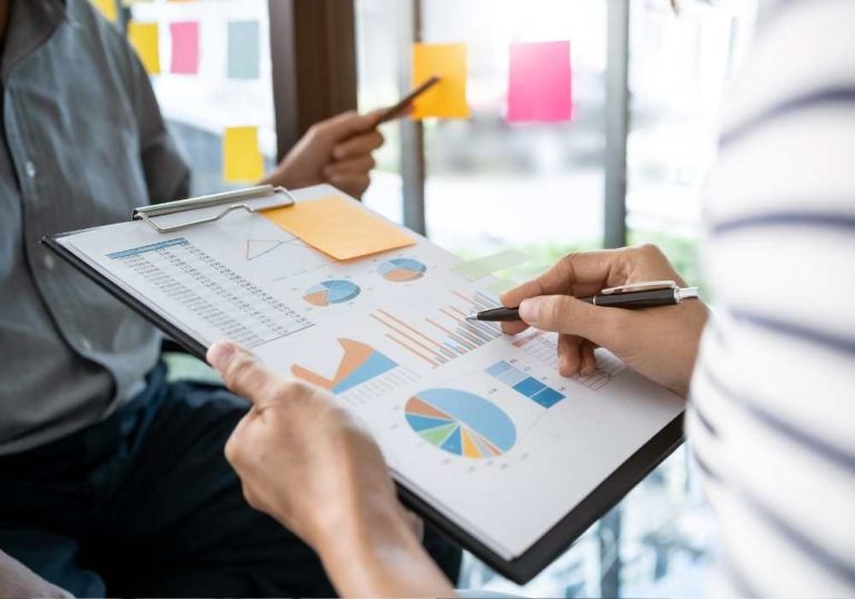 White Collar: Arti, Skill Penting, Kelebihan, dan Contoh Pekerjaan - Gajihub Blog